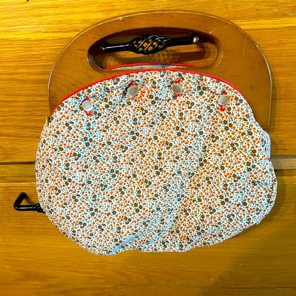 Vintage | Bags | Vintage Bermuda Bag Wooden Handle Reversible Button ...